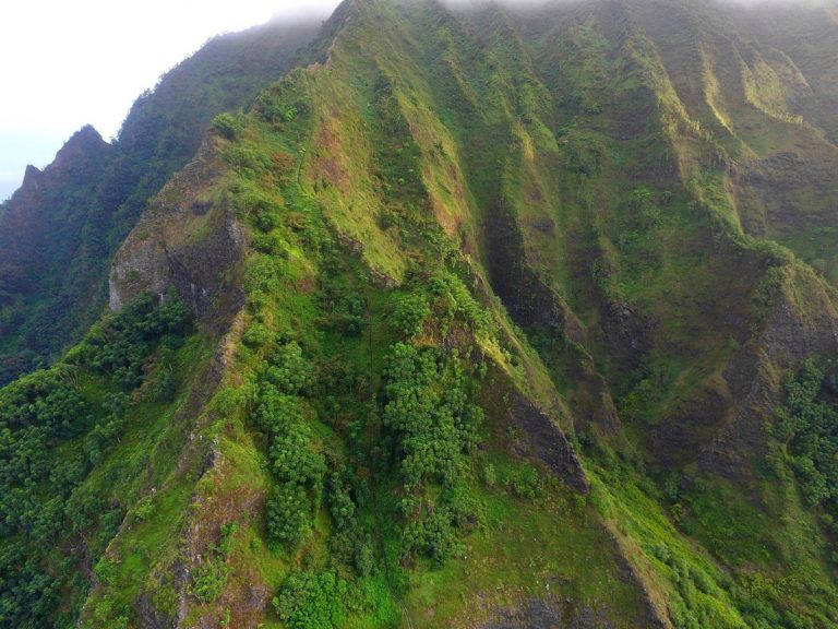 Stairway To Heaven Hike In Hawaii: The Epic Haiku Stairs