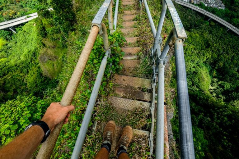 Stairway To Heaven Hike In Hawaii: The Epic Haiku Stairs