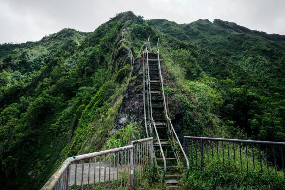 Stairway To Heaven Hike In Hawaii: The Epic Haiku Stairs