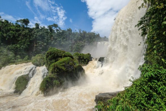 Monday Falls: How To Do A Day Trip To Paraguay